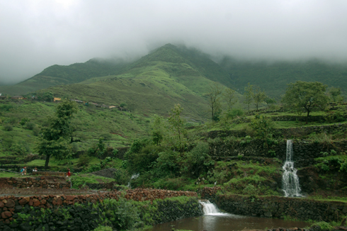 Balaji Temple at Narayanpur Village – Places near Pune and Mumbai
